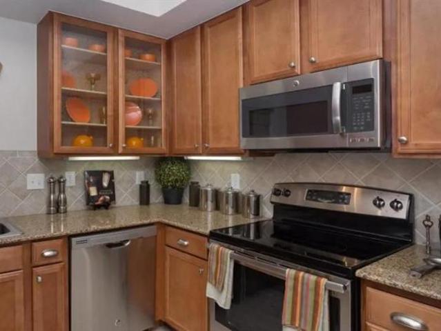 2 Br, 3 bath, Apartment 5515 Estancia Circle