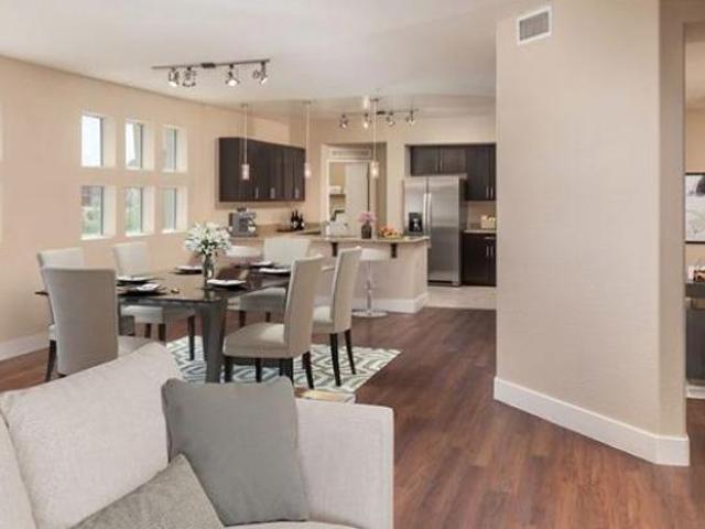 2 Br, 3 bath, Apartment 615 E Weber Dr