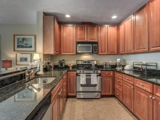 2 Br, 3 bath, Apartment 66 Hastings Street