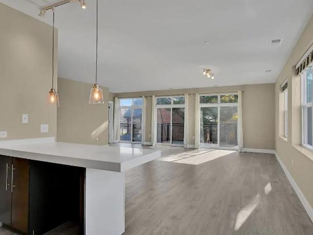 2 Br, 3 bath, Apartment 760 Central Ave