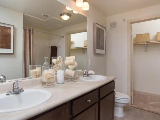 2 Br, 3 bath, Apartment 851 Greenside Drive