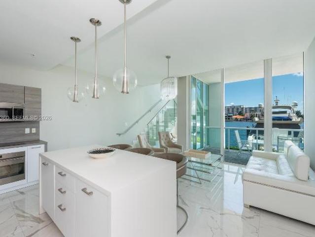 2 Br, 3 bath, Condo 400 Sunny Isles Blvd
