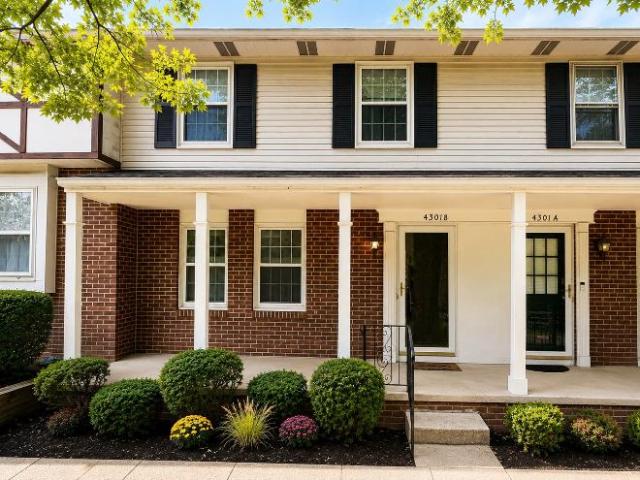 2 Br, 3 bath, Condo 4301 Cox Dr