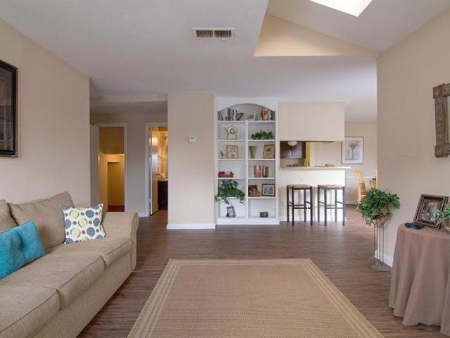 2 Br, 3 bath, Condo 4800 Lamonte Ln