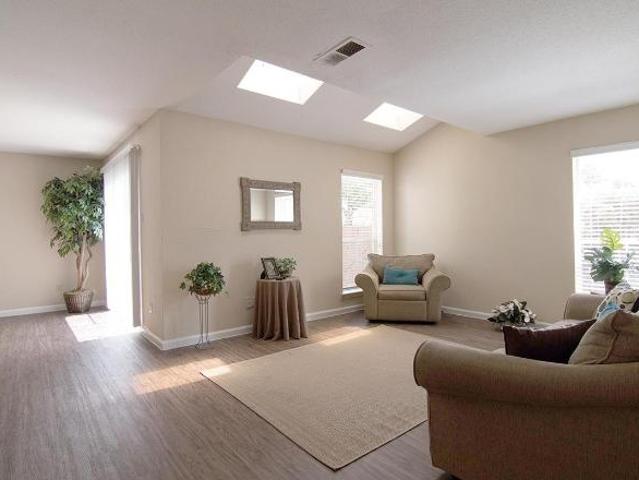 2 Br, 3 bath, Condo 4800 Lamonte Ln