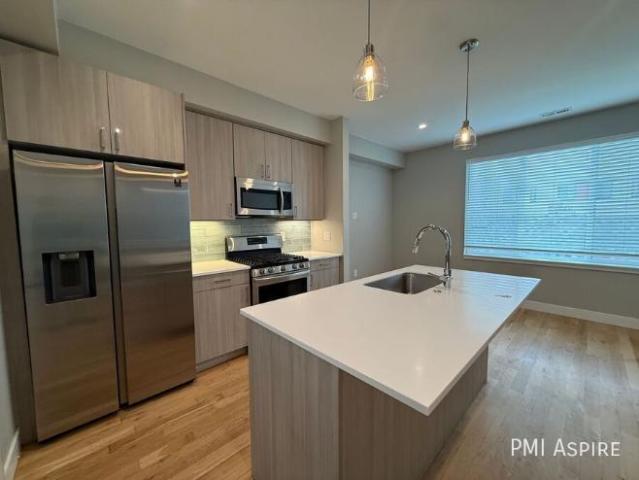 2 Br, 3 bath, Condo 5155 W 10th Ave