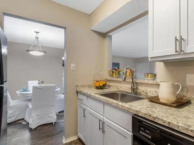 2 Br, 3 bath, Condo 5 Bluffcreek Dr