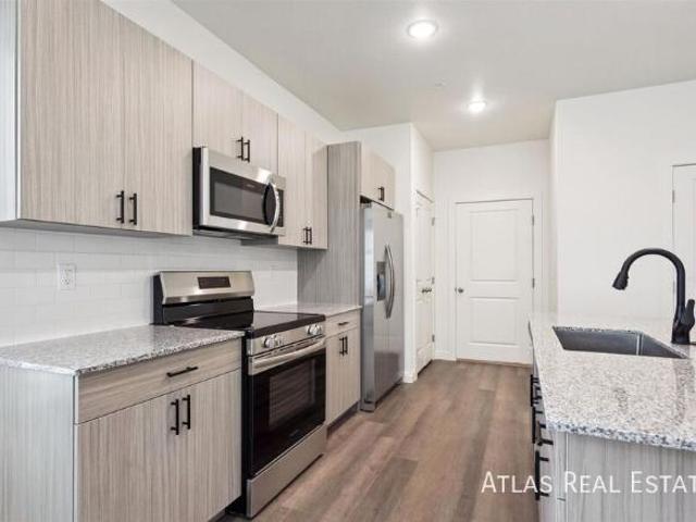 2 Br, 3 bath, Condo 637 Coney Alley