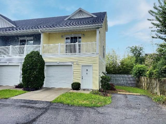 2 Br, 3 bath, Condo 6500 Colonial Dr
