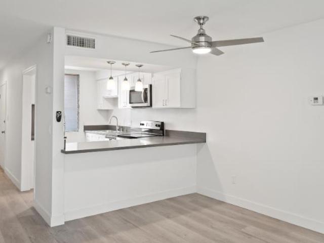 2 Br, 3 bath, Condo 712 S Fernwood St