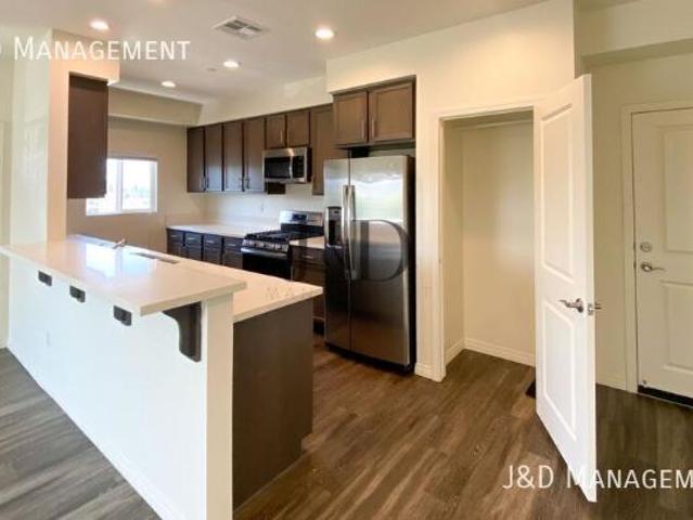 2 Br, 3 bath, Condo 8137 Cascio Ct