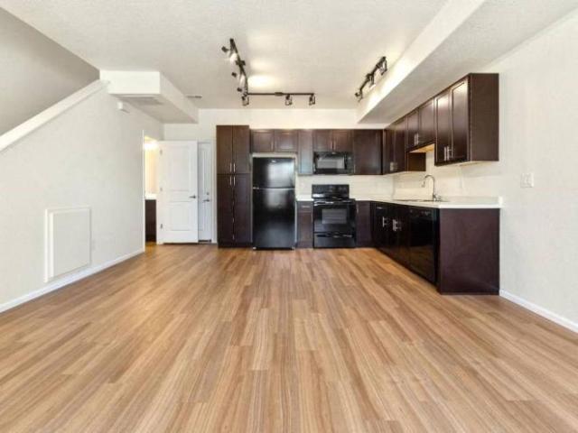2 Br, 3 bath, Condo 9498 E 109th Dr