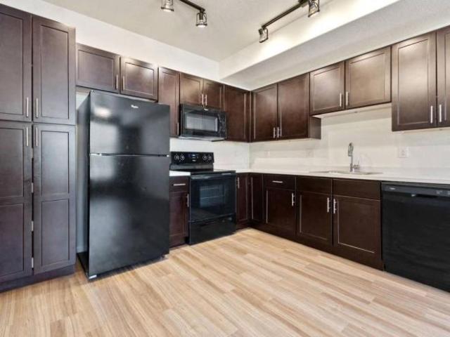 2 Br, 3 bath, Condo 9514 E 109th Dr