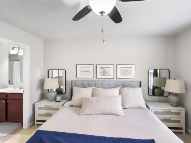 2 Br, 3 bath, Condo 100 Stratford Lakes Dr