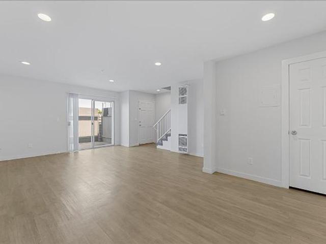 2 Br, 3 bath, Condo 14523 Freeman Ave