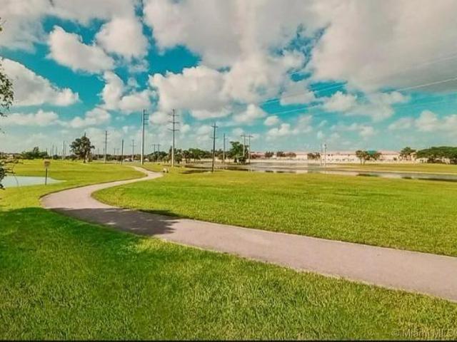 2 Br, 3 bath, Condo 17720 Nw 67th Ave