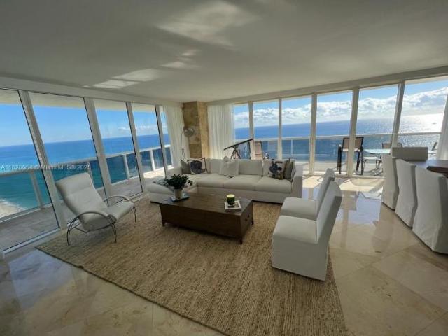 2 Br, 3 bath, Condo 1830 S Ocean Dr