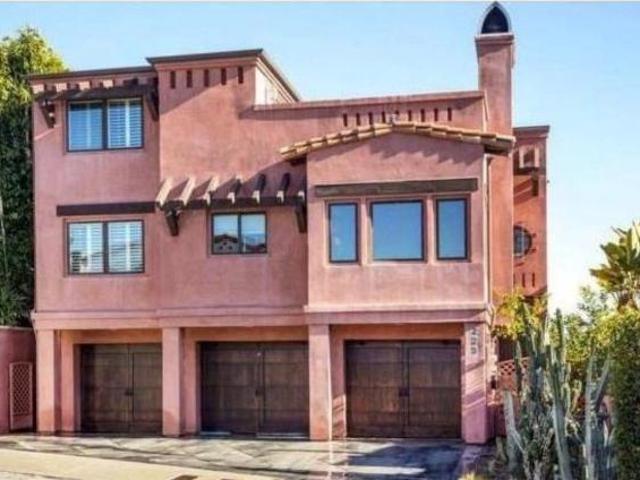 2 Br, 3 bath, Condo 223 Avenida Lobiero