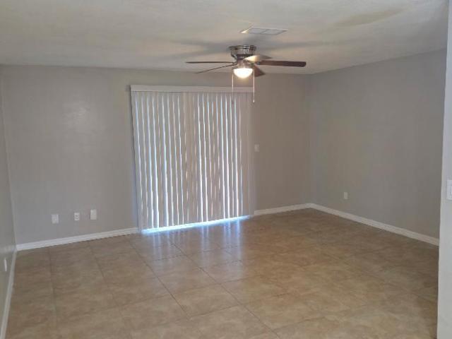 2 Br, 3 bath, Condo 2434 N John Young Pkwy
