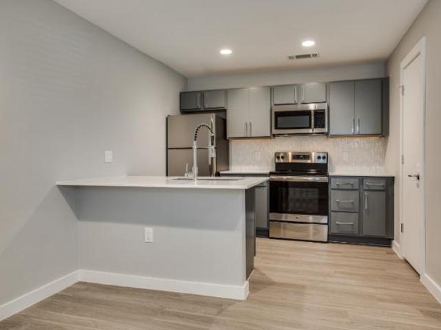 2 Br, 3 bath, Condo 3328 Cedarplaza Lane