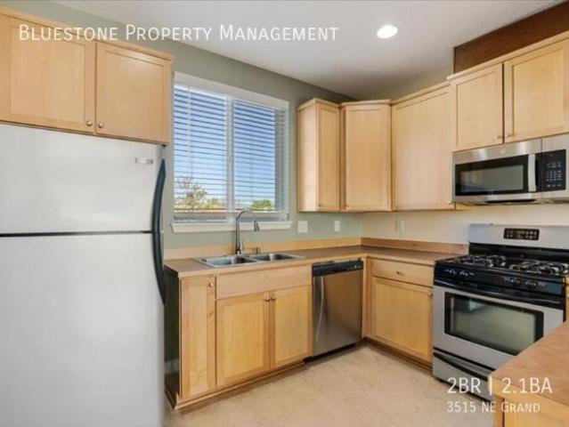 2 Br, 3 bath, Condo 3515 NE Grand