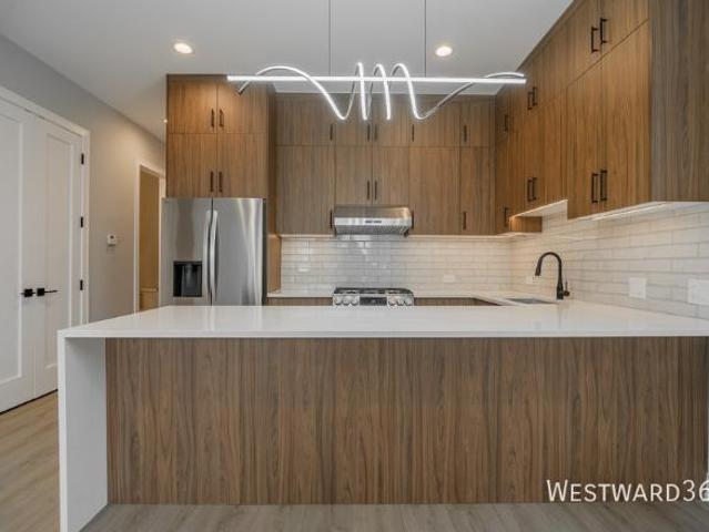 2 Br, 3 bath, Condo 3738 S Calumet Ave