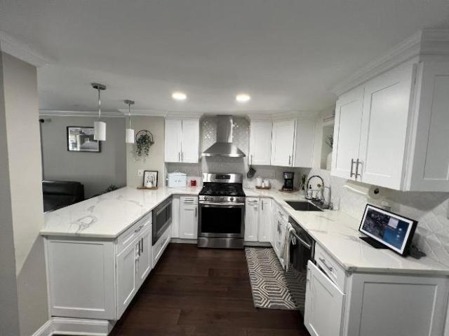 2 Br, 3 bath, Condo 383 Raleigh Rd