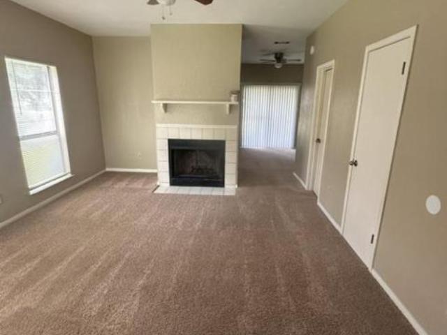 2 Br, 3 bath, Divided 1010 Crockett St