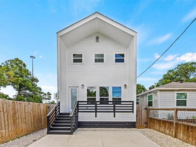 2 Br, 3 bath, Single Family Home 1404 E 31st St