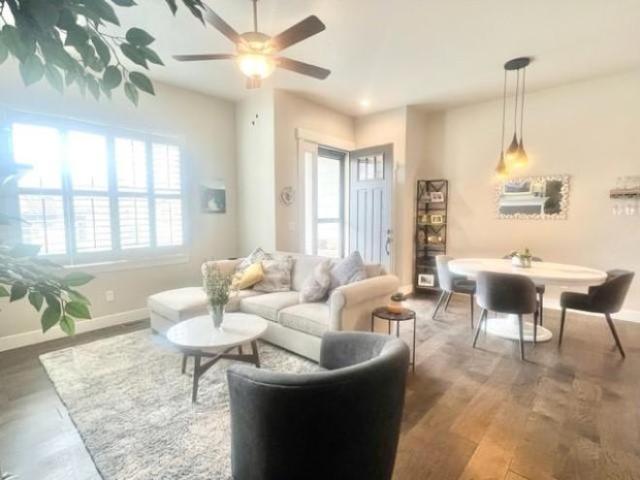 2 Br, 3 bath, Single Family Home 8465 Cromwell Dr