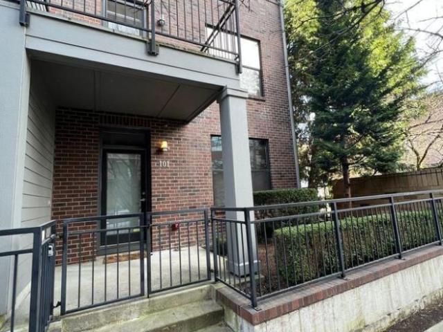 2 Br, 3 bath, Single Family 1420 NW 20th Ave