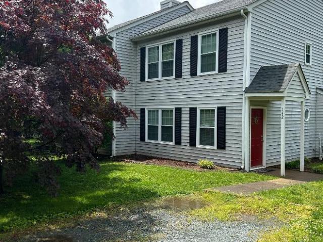 2 Br, 3 bath, Single Family 142 Birdwood Ct