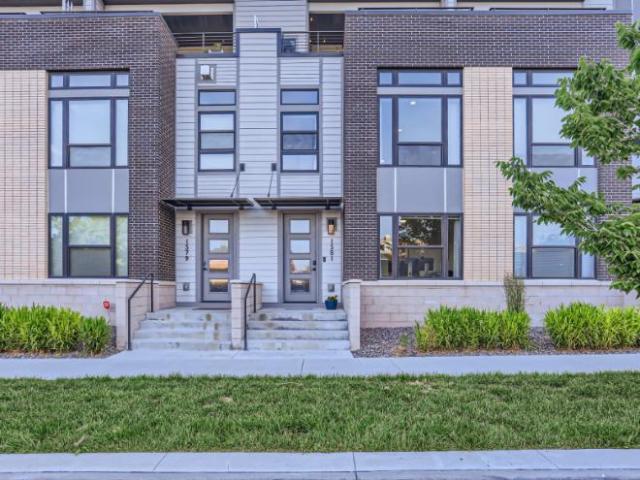 2 Br, 3 bath, Single Family 1581 Perry St