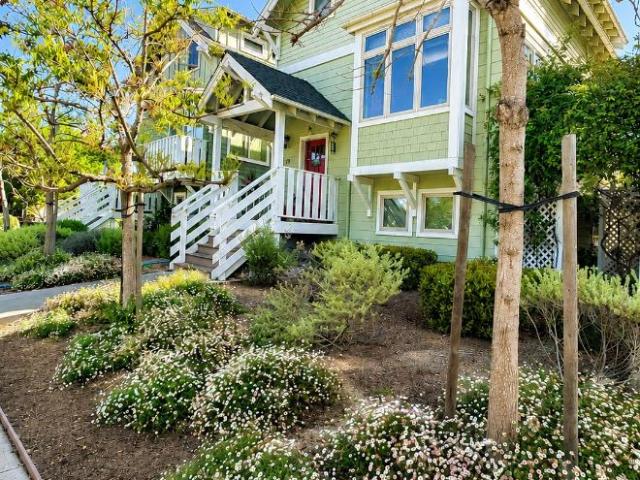 2 Br, 3 bath, Single Family 174 Frederick St