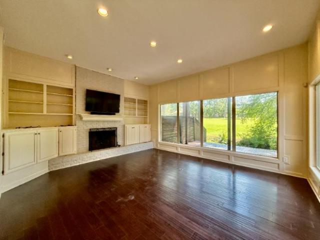 2 Br, 3 bath, Single Family 1006 Augusta Dr