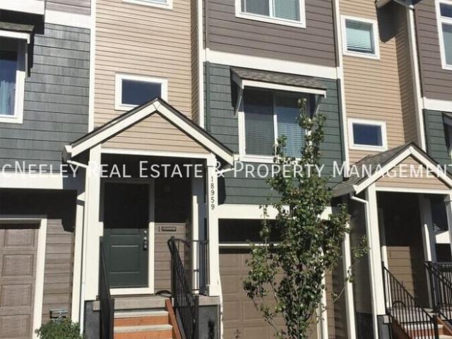 2 Br, 3 bath, Single Family 10451 NE Park Ridge Way