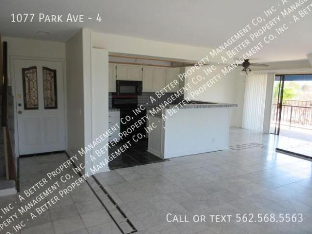 2 Br, 3 bath, Single Family 1077 Park Ave