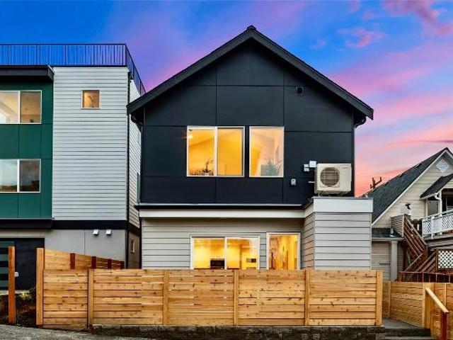 2 Br, 3 bath, Single Family 2823 NW 57th St