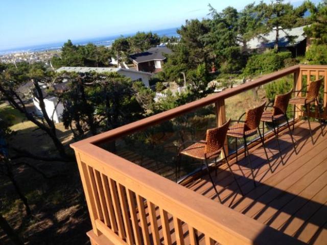 2 Br, 3 bath, Single Family 2921 NW Bayshore Loop