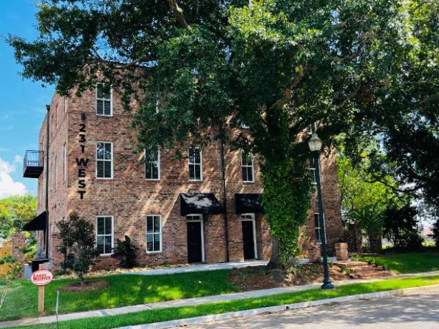2 Br, 3 bath, Single Family 231 West Ave