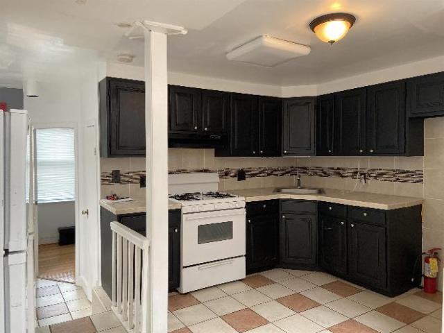 2 Br, 3 bath, Single Family 3711 Lancaster Avenue