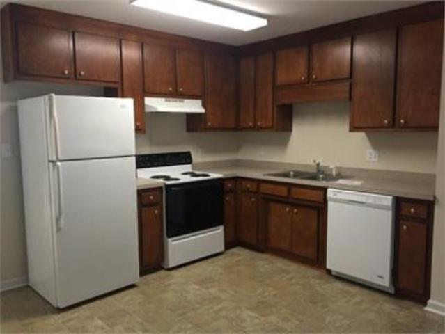 2 Br, 3 bath, Single Family 412 Marshbanks Ave