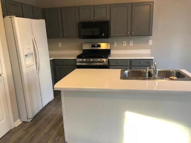 2 Br, 3 bath, Single Family 992 Vintage Pointe