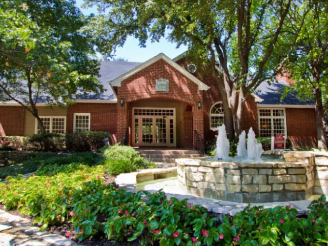 2 BR, 3 BA Apartment 18909 Lloyd Circle Unit 01114, Dallas, TX 75252