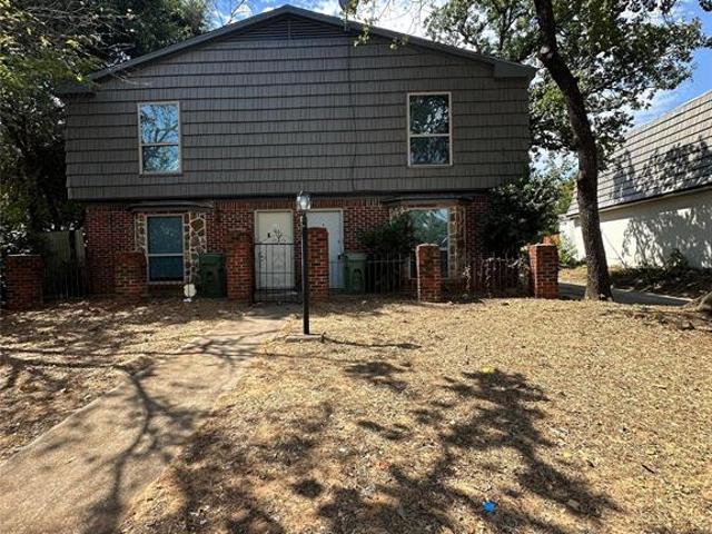 2 BR, 3 BA Apartment 1904 West Sanford Street, Arlington, TX 76012