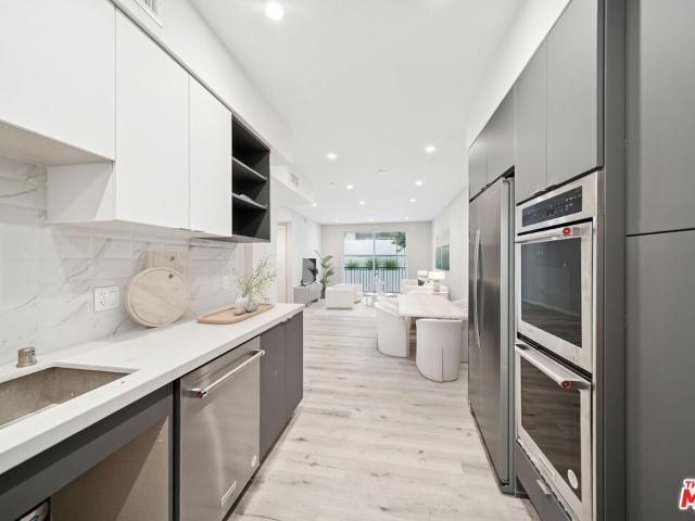 2 BR, 3 BA Apartment 1051 South Corning Street, Los Angeles, CA 90035