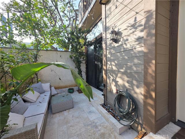 2 BR, 3 BA Apartment 13963 Riverside Drive, Sherman Oaks, CA 91423