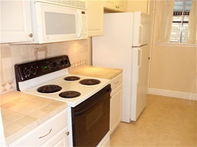 2 BR, 3 BA Apartment 2924 Holly Hall Street, Houston, TX 77054