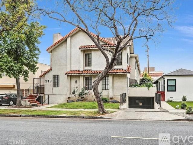2 BR, 3 BA Apartment 219 N Isabel St, Unit 4, Glendale, CA 91206