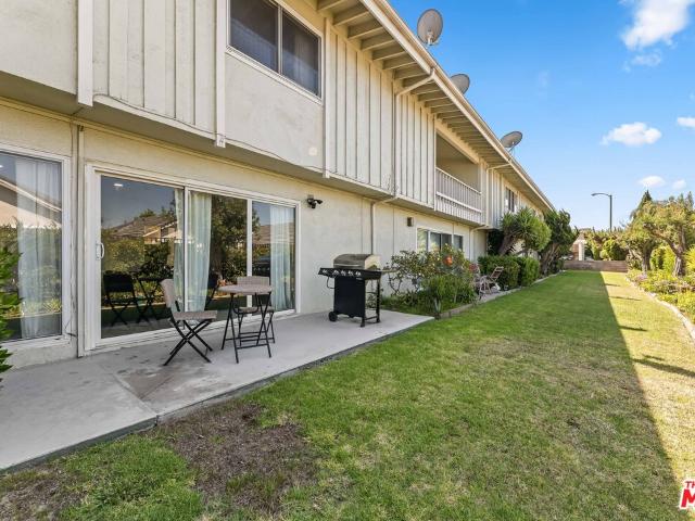 2 BR, 3 BA Apartment 3500 West Manchester Boulevard, Inglewood, CA 90305
